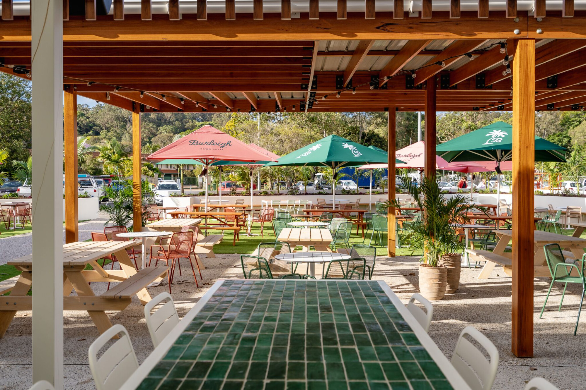 Burleigh Town Hotel | Sports Bar in Gold Coast
