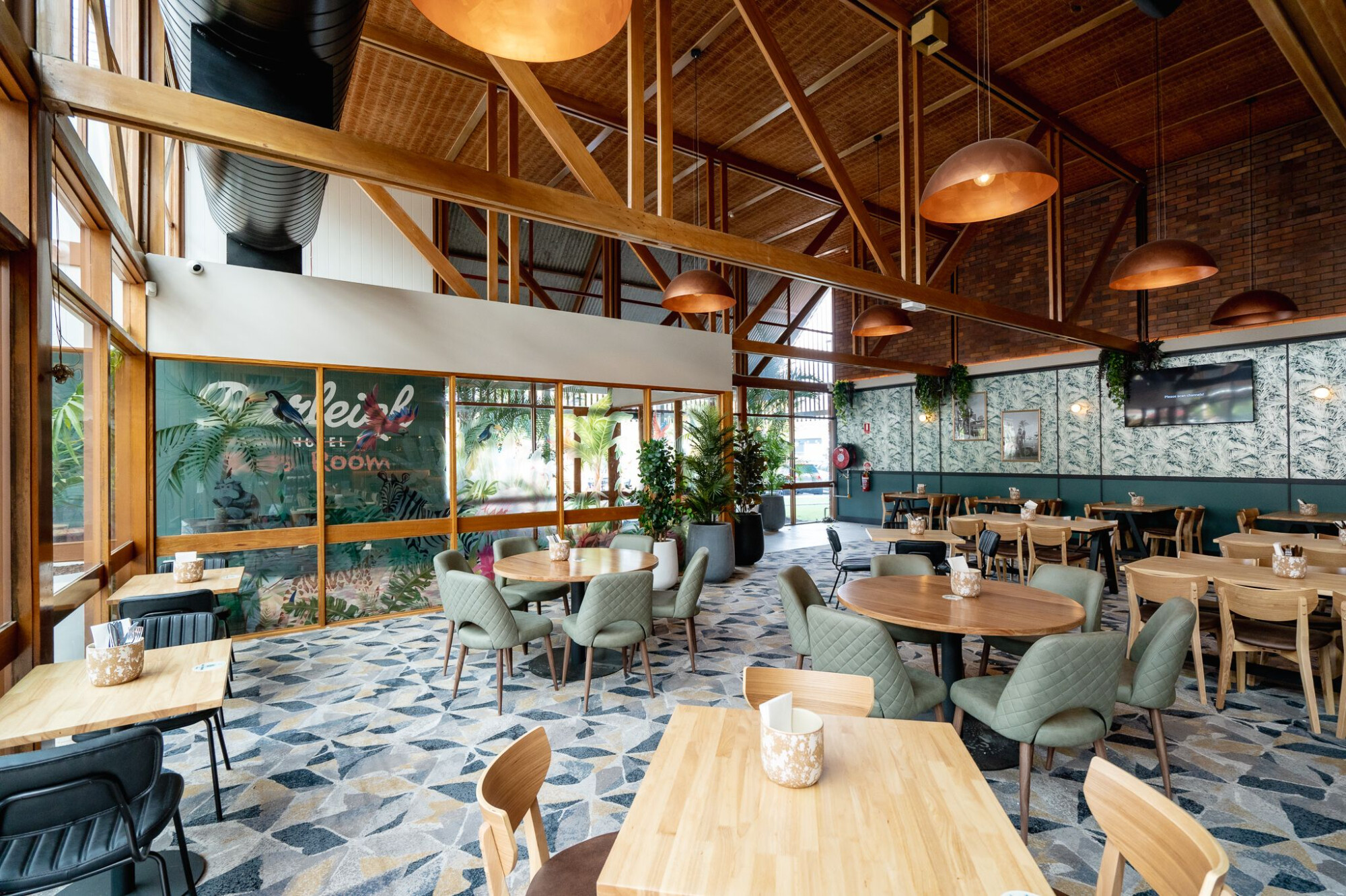 Burleigh Town Hotel | Sports Bar in Gold Coast