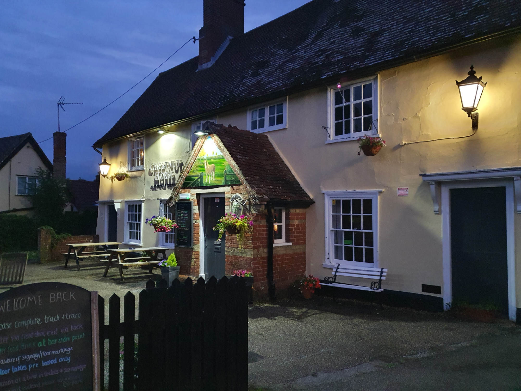 The chestnut horse | sports pubs in Great Finborough | FANZO