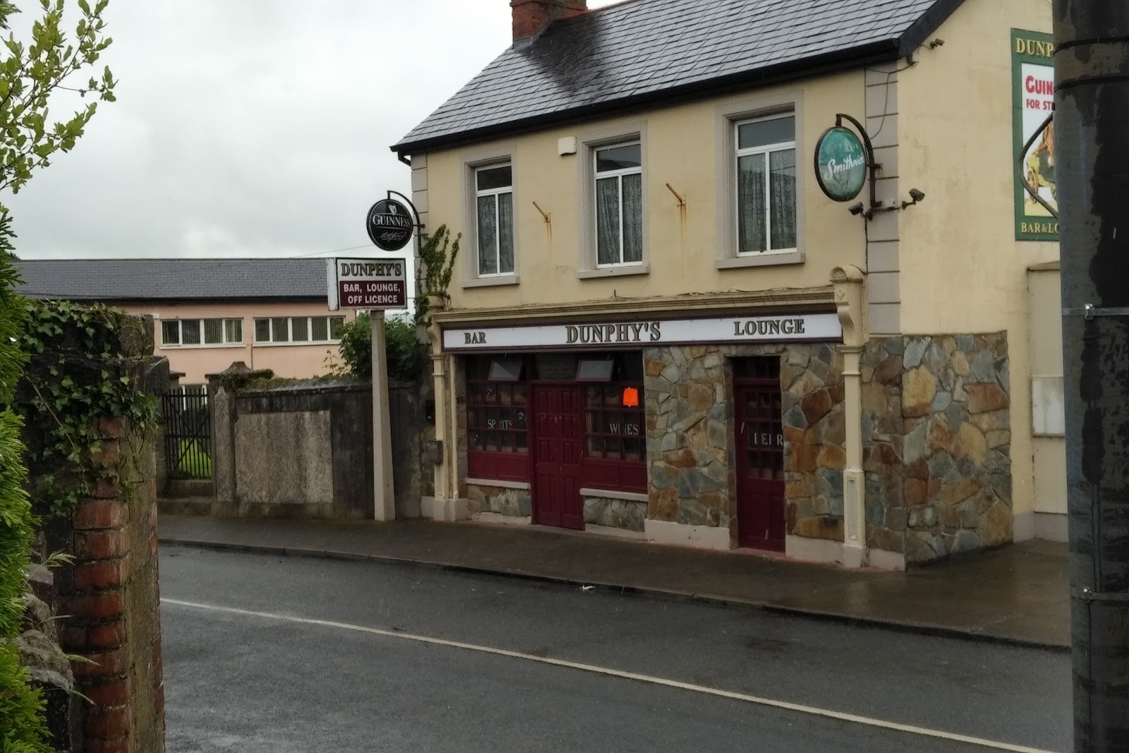 Dunphy's Bar in kilmoganny : Reviews & Booking | FANZO