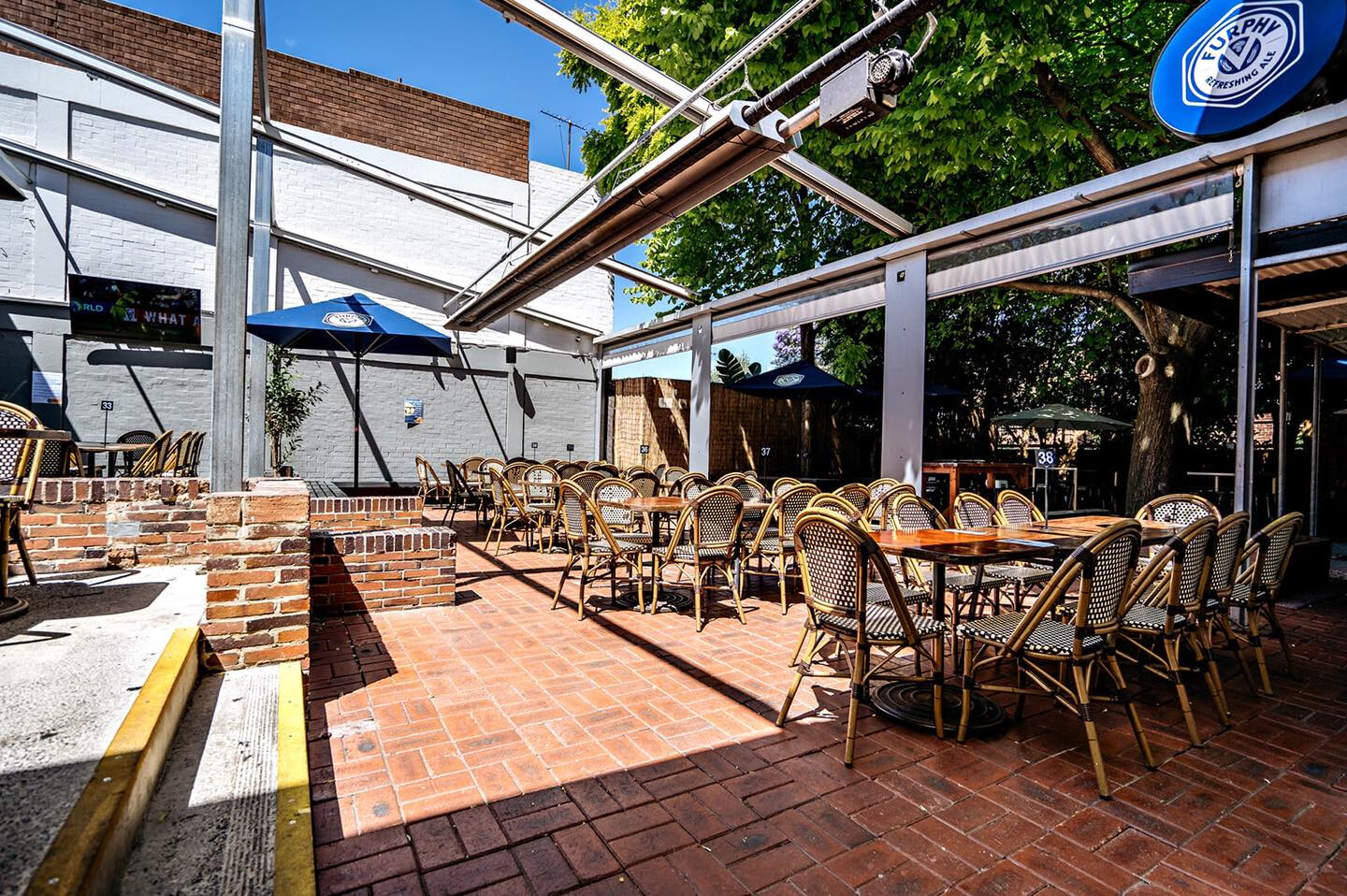London Tavern Hotel | Sports Bar in Richmond