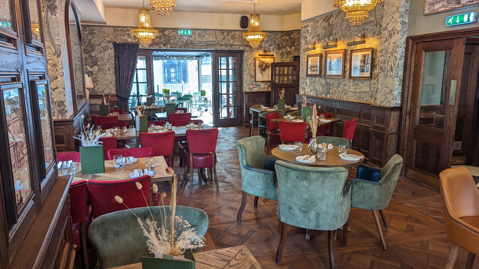 Phoenix, Victoria | Sports Bar in Victoria