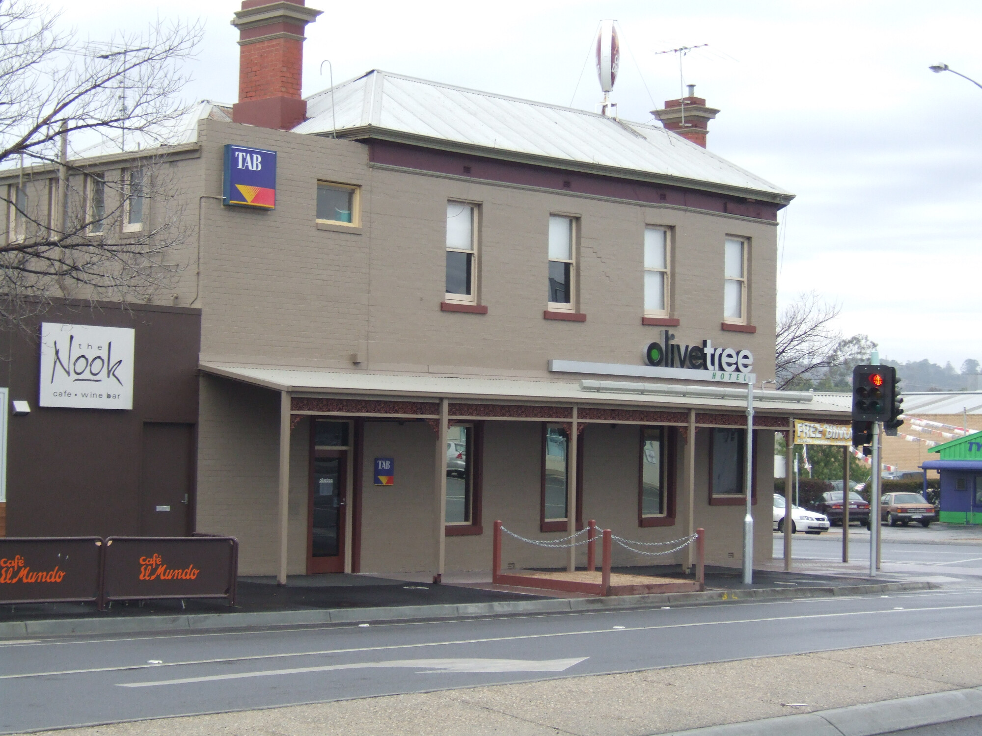Olive Tree Hotel | Sports Bar in Sunbury