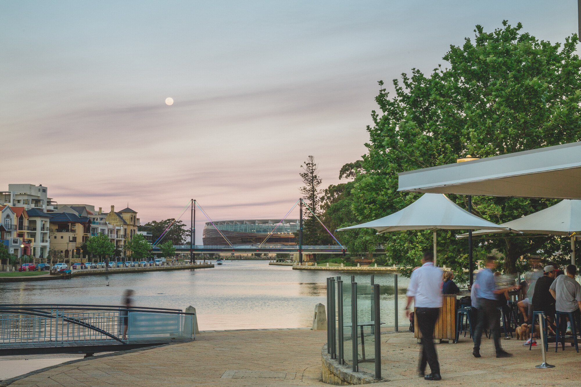 The Royal on the Waterfront | Sports Bar in East Perth