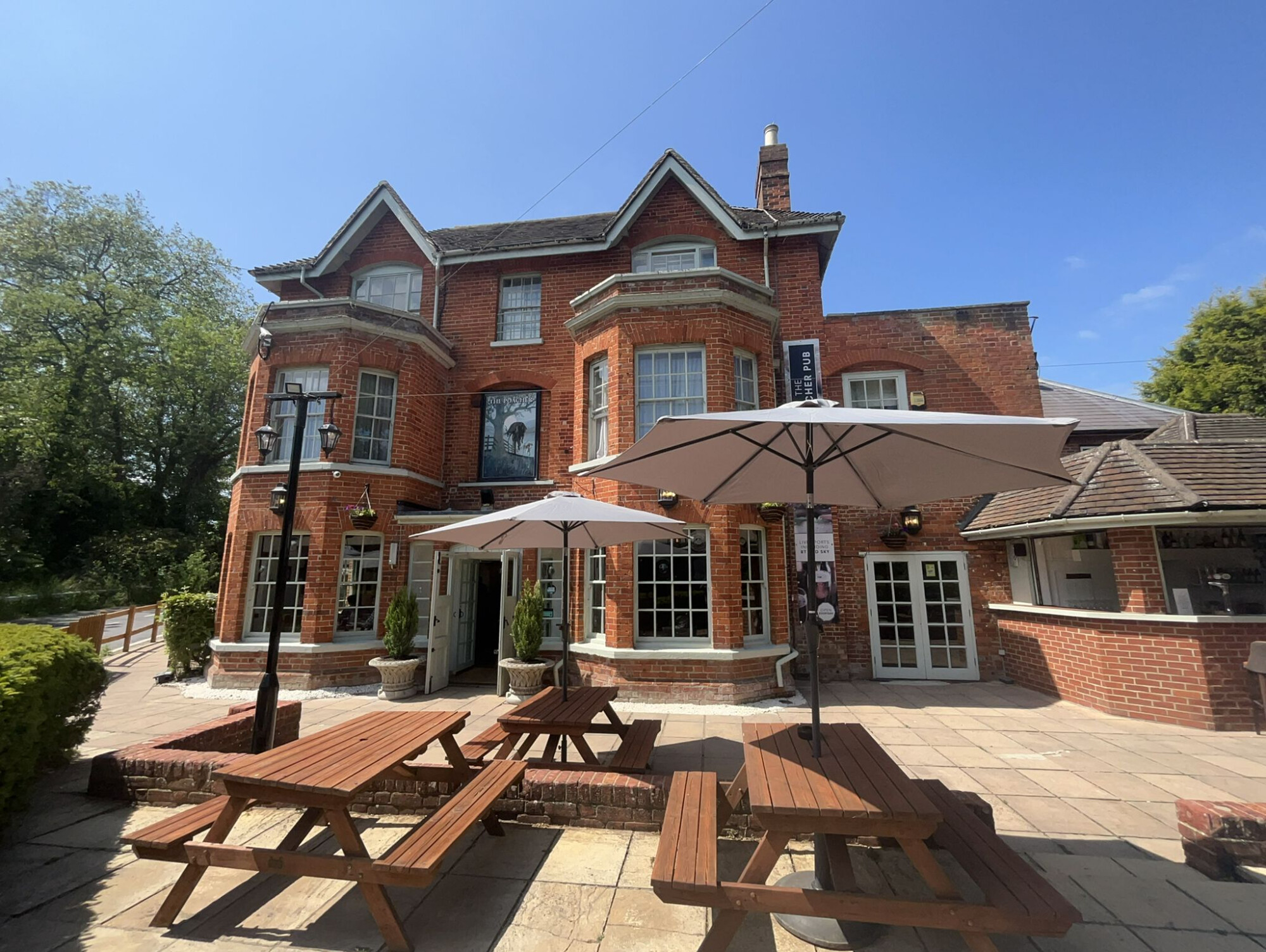 The Poachers Gastro Pub | Sports Bar in Wokingham