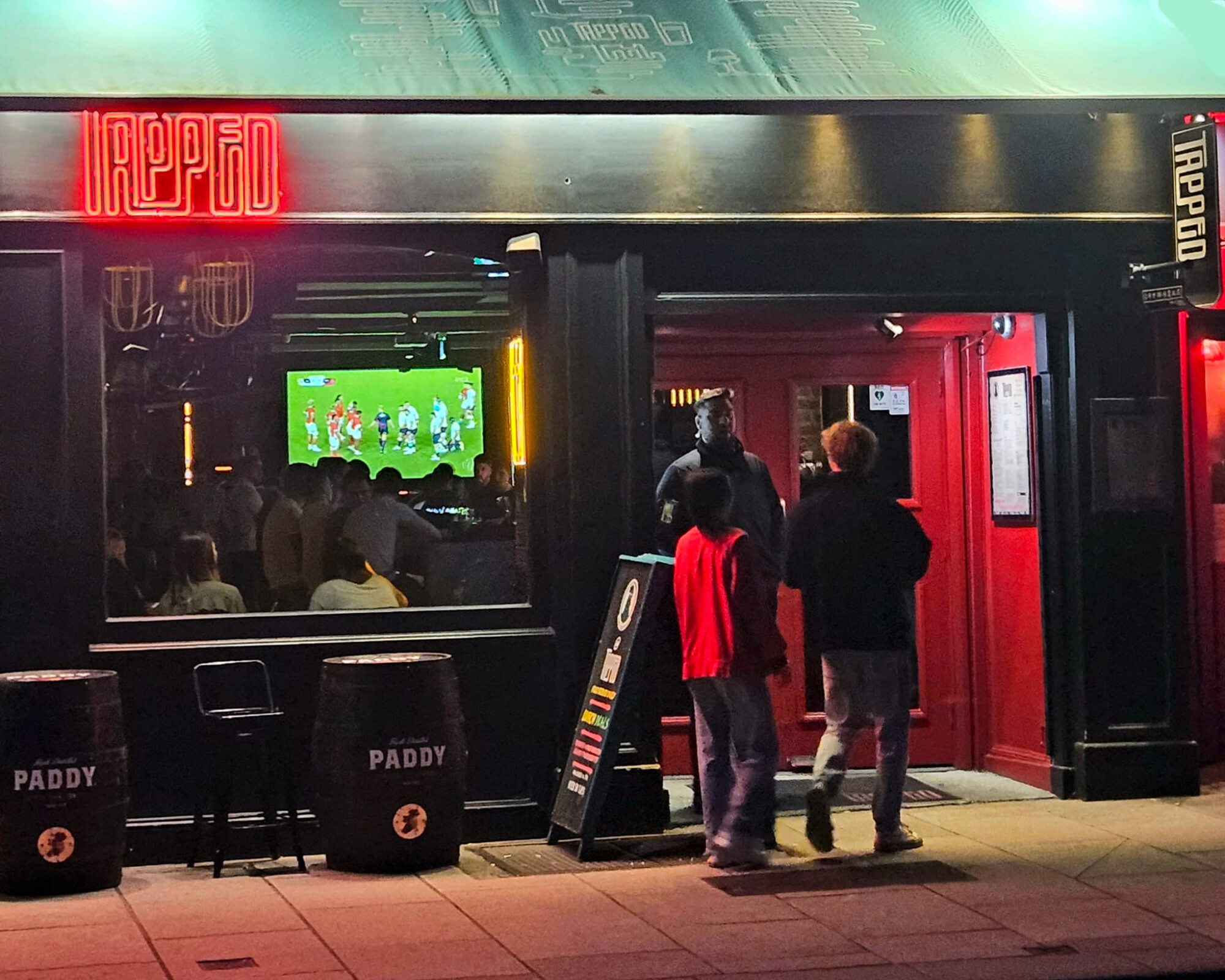 Tapped Late Bar & Kitchen Dublin | Sports Bar in Dublin 2