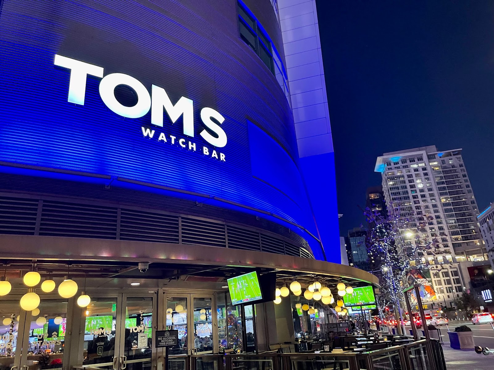 Tom's Watch Bar @ Los Angeles | Sports Bar in Los Angeles