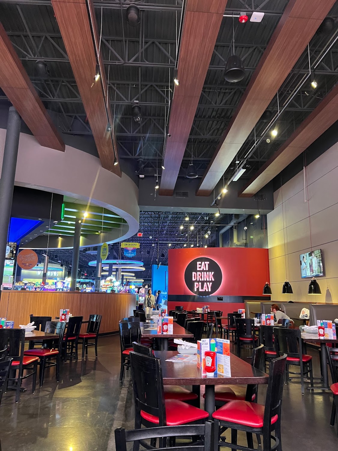 Dave & Busters @ Manchester | Sports Bar in Manchester