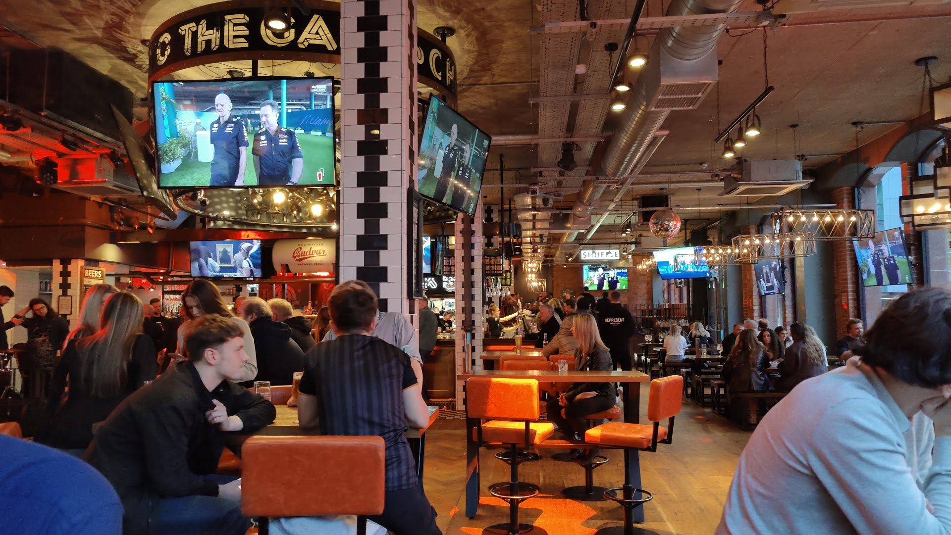 BOX Leeds in Leeds : Reviews & Booking | FANZO