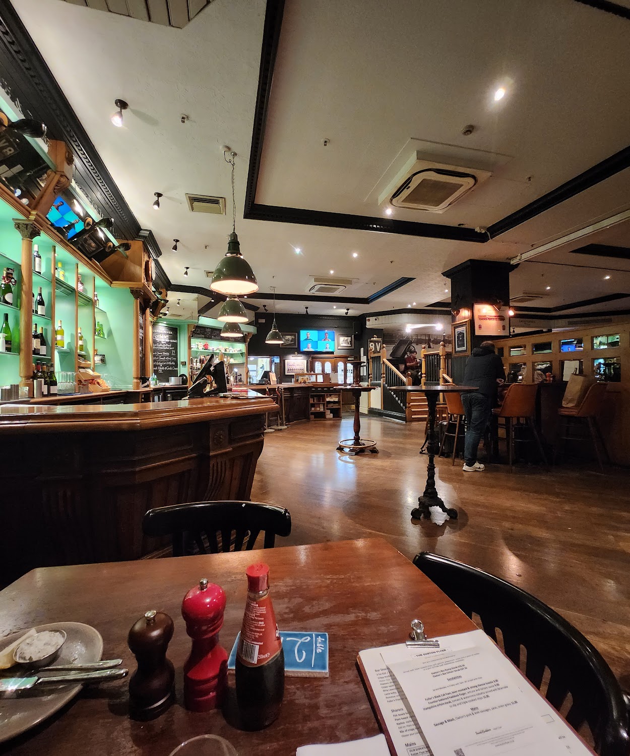 Euston Flyer | Sports Bar in London