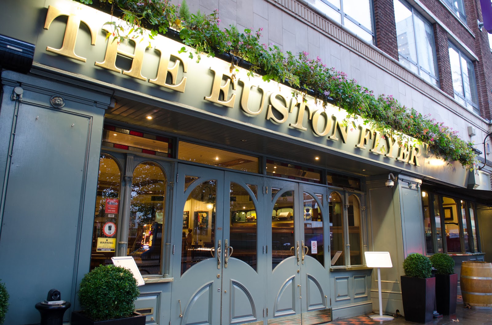 Euston Flyer | Sports Bar in London