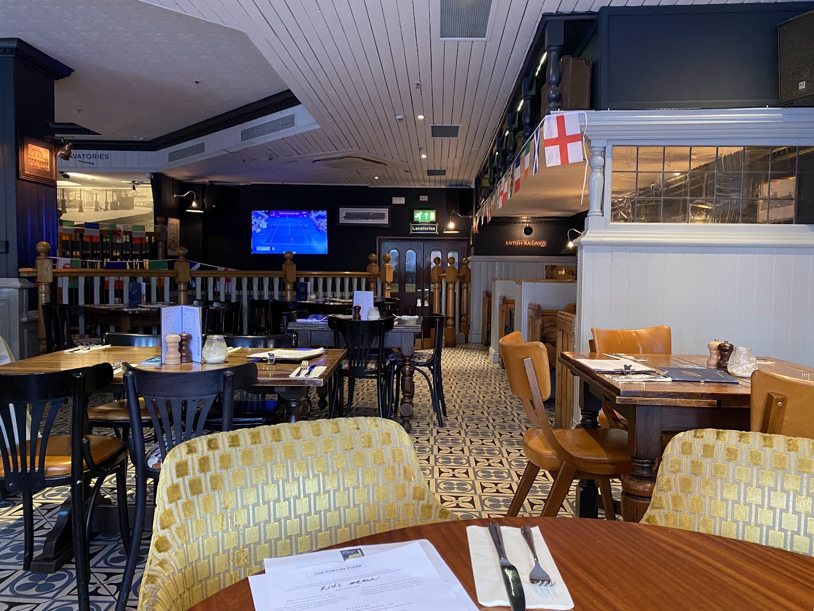 Euston Flyer | Sports Bar in London