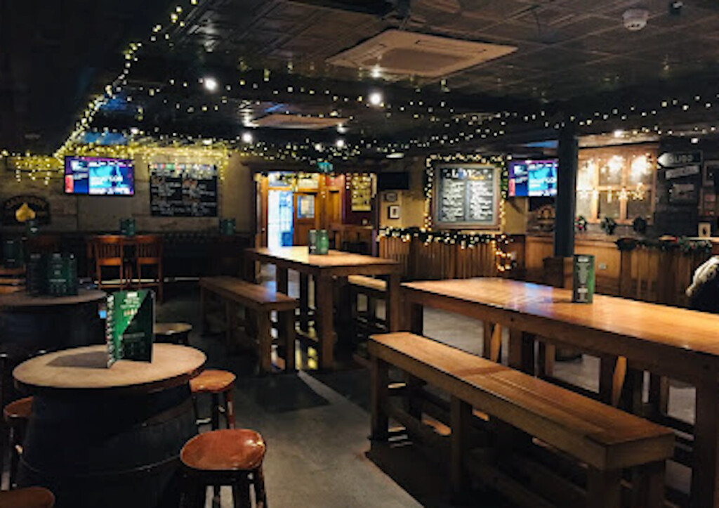 Finnegans Wake Edinburgh | Sports Bar in Edinburgh