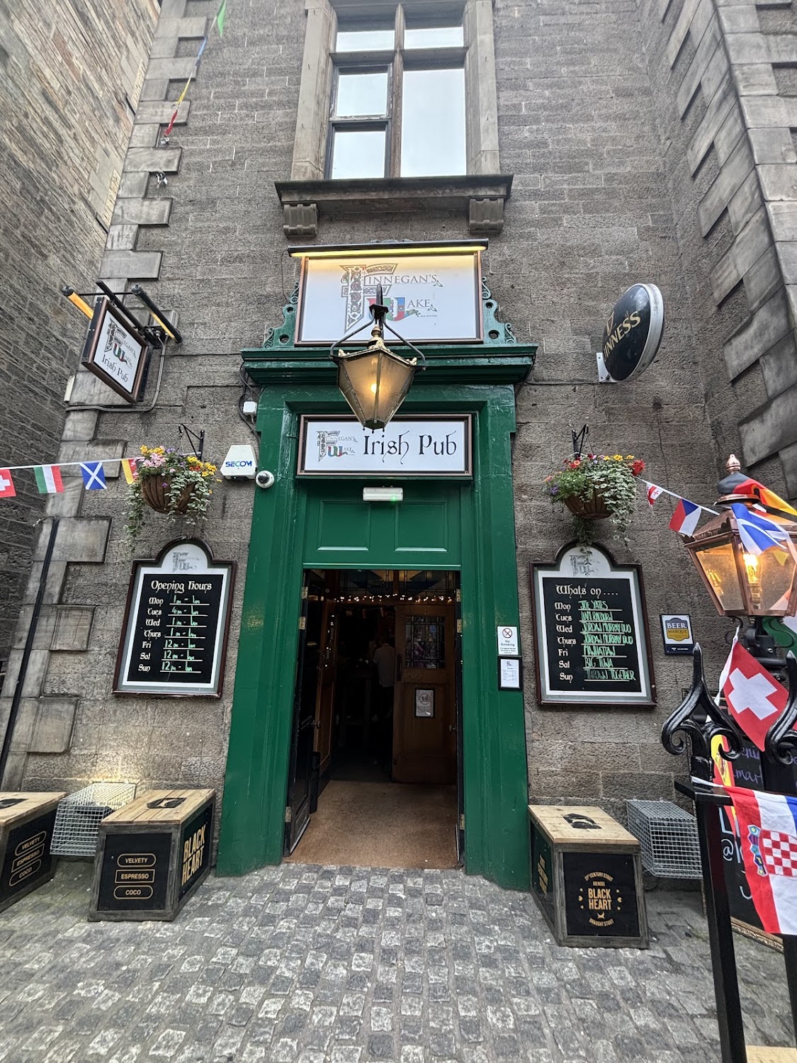 Finnegans Wake Edinburgh | Sports Bar in Edinburgh