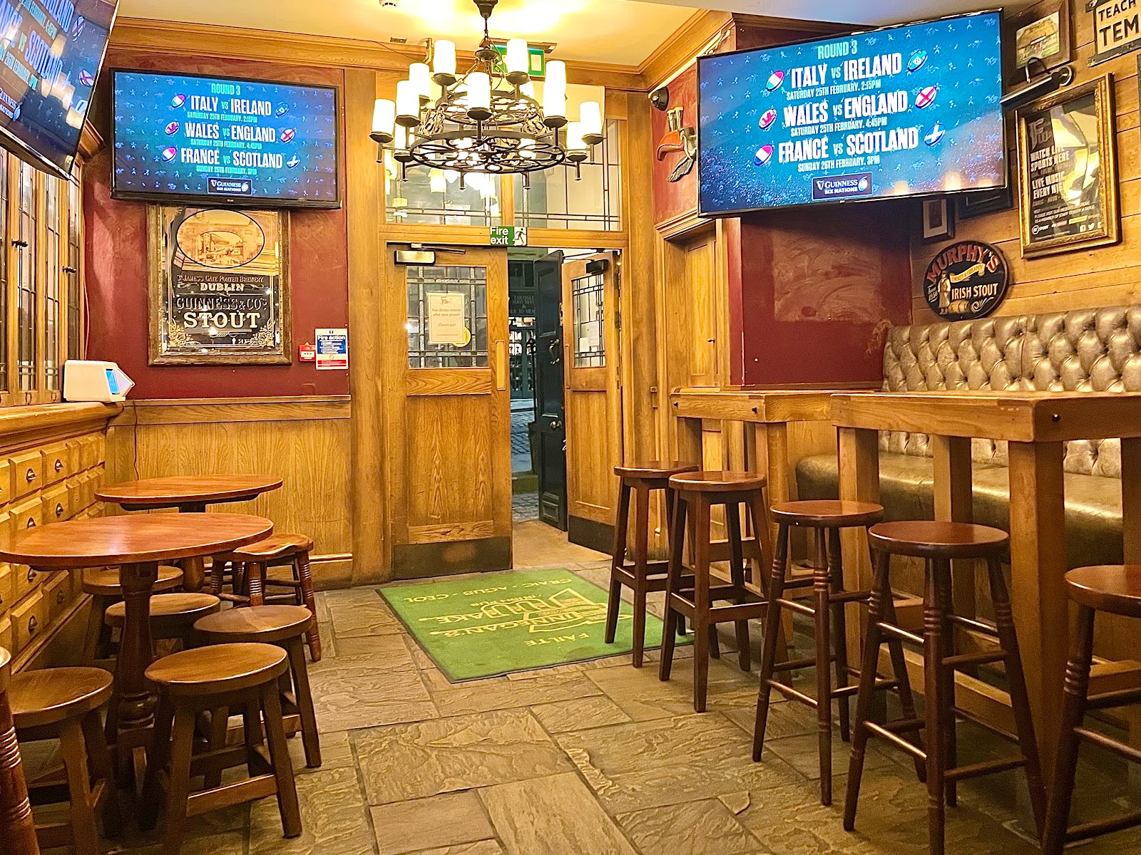 Finnegans Wake Edinburgh | Sports Bar in Edinburgh