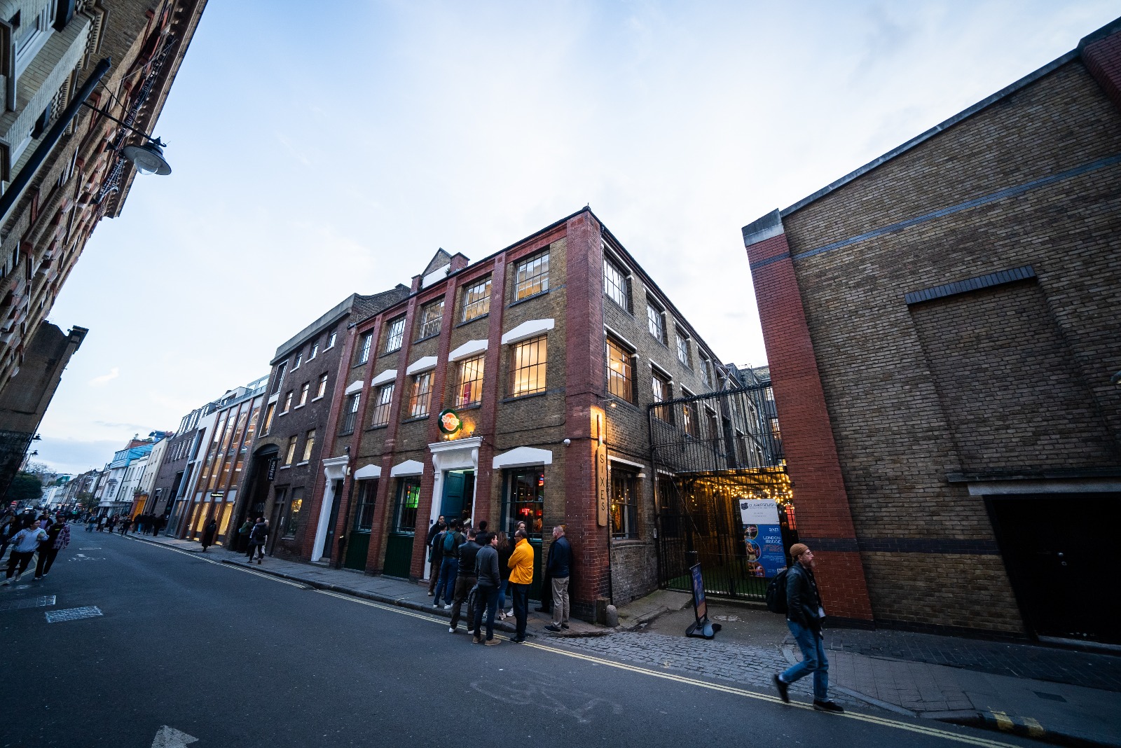 Sixes Cricket London Bridge | Sports Bar in London