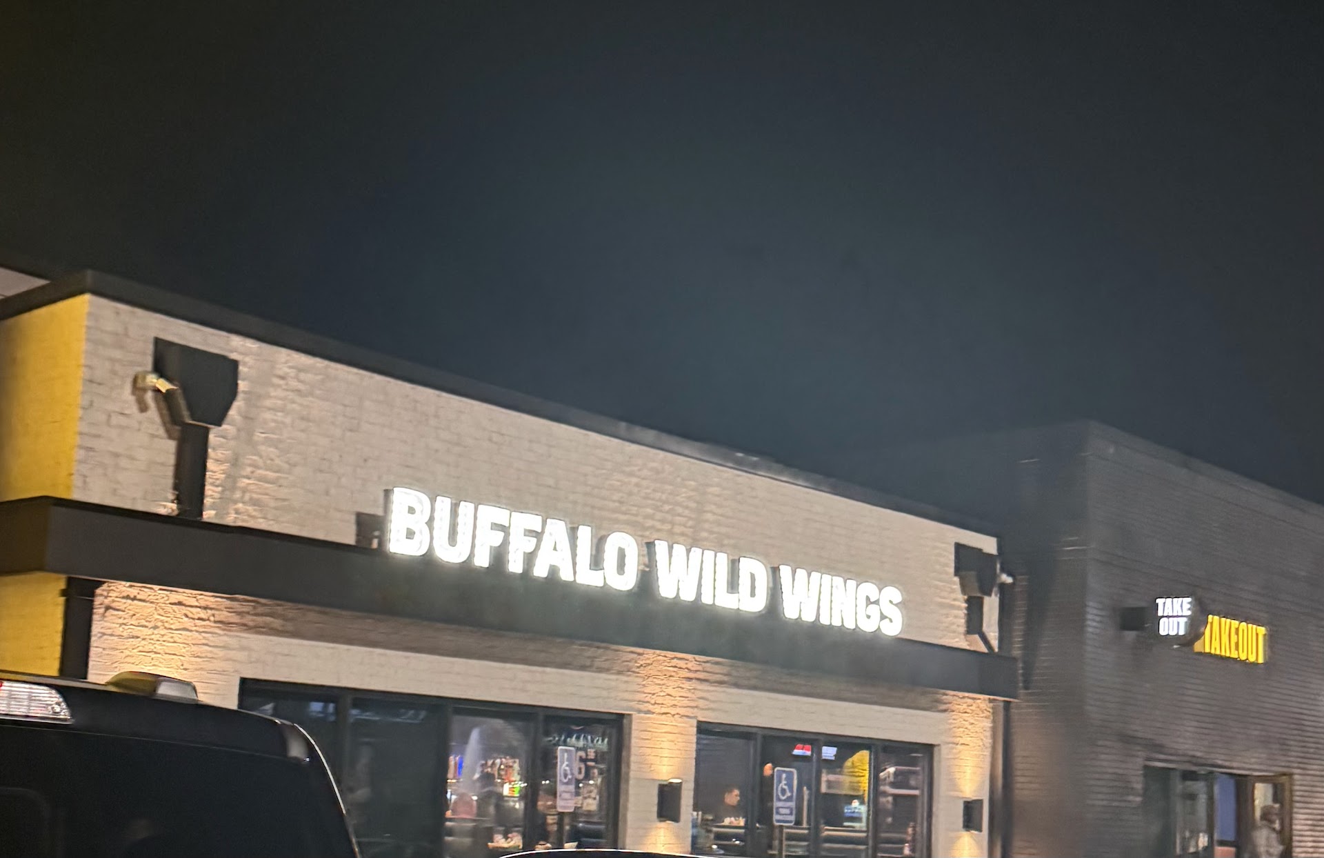 Buffalo Wild Wings @ Daphne, AL | Sports Bar in Daphne