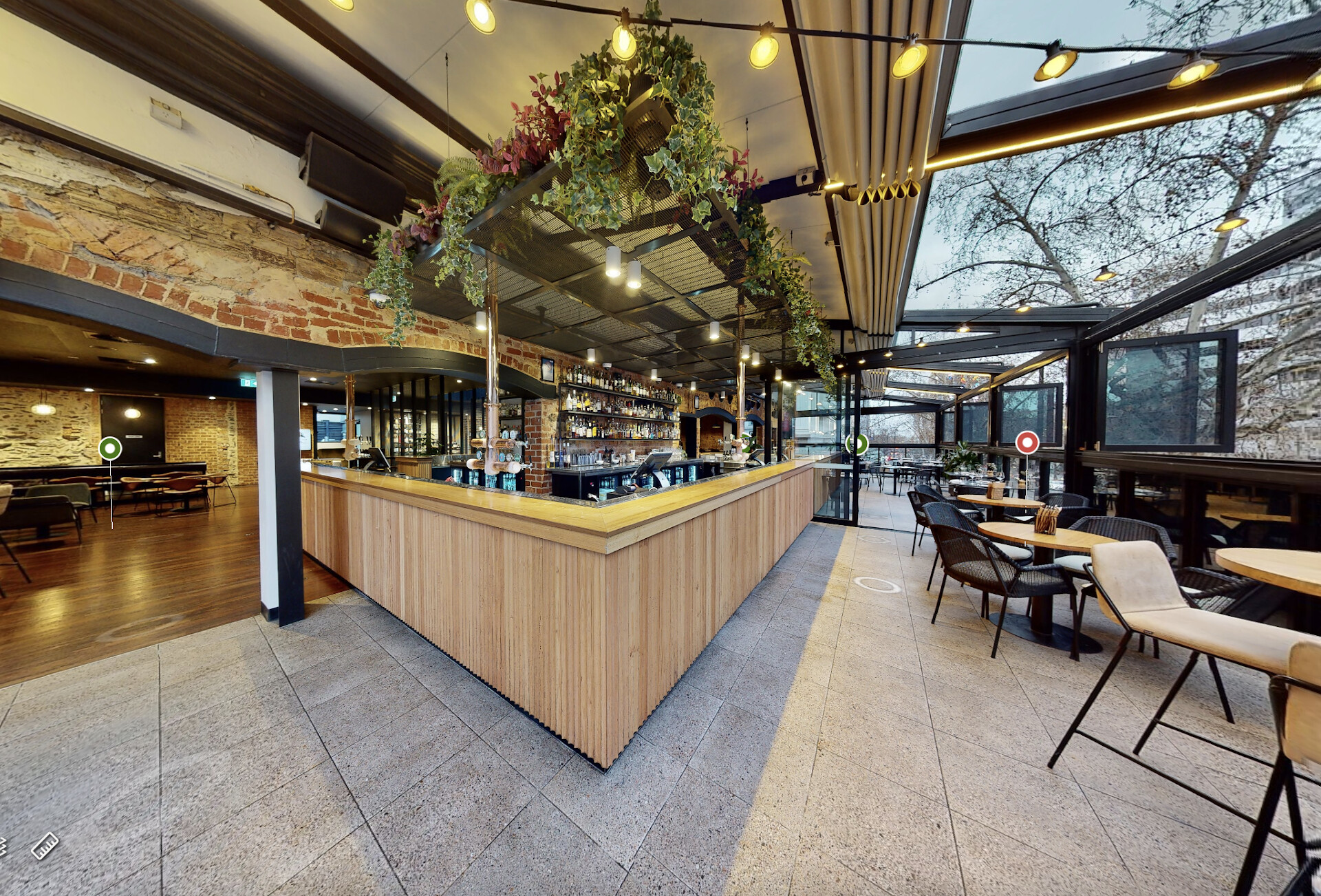 Strathmore Hotel in Adelaide : Reviews & Booking | FANZO