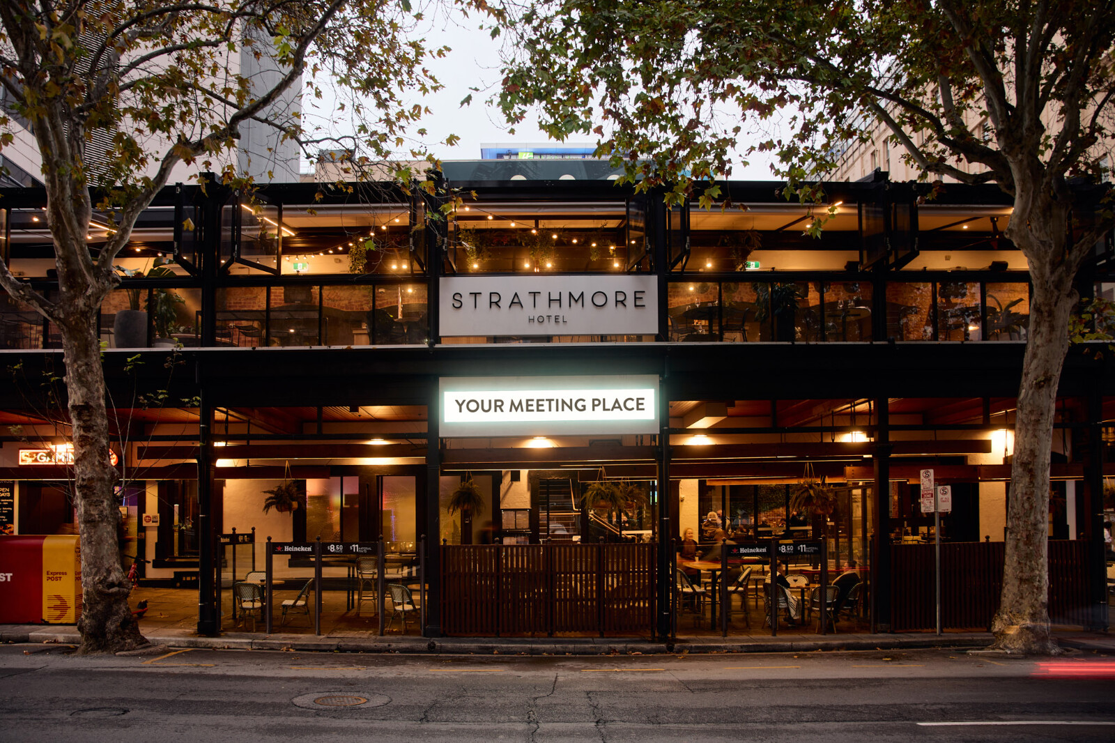 Strathmore Hotel in Adelaide : Reviews & Booking | FANZO