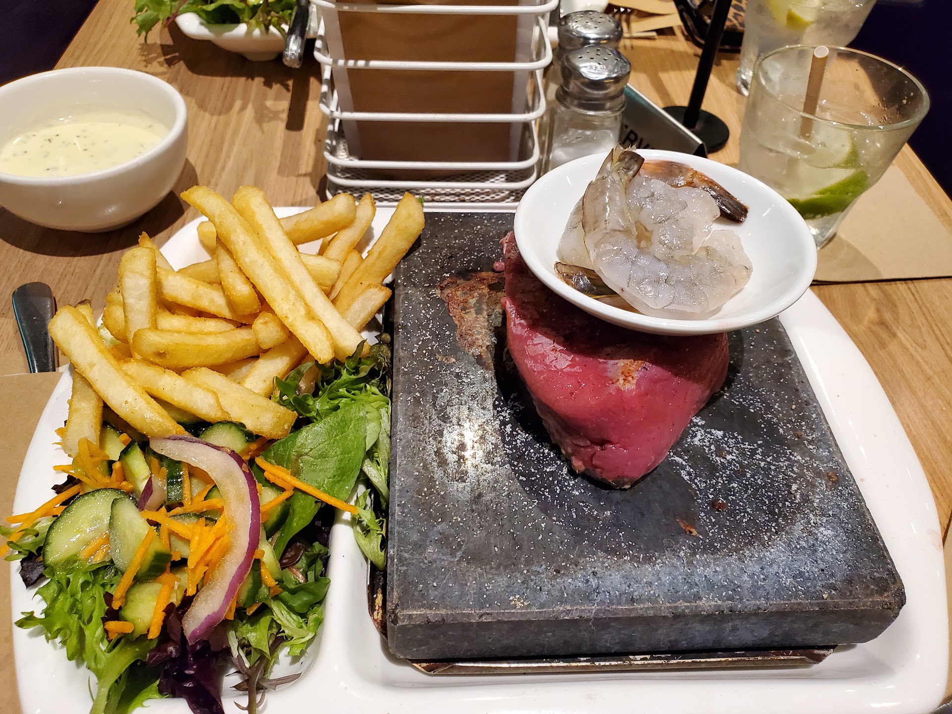 Strathmore Hotel in Adelaide : Reviews & Booking | FANZO