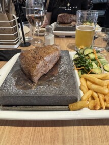 Strathmore Hotel in Adelaide : Reviews & Booking | FANZO