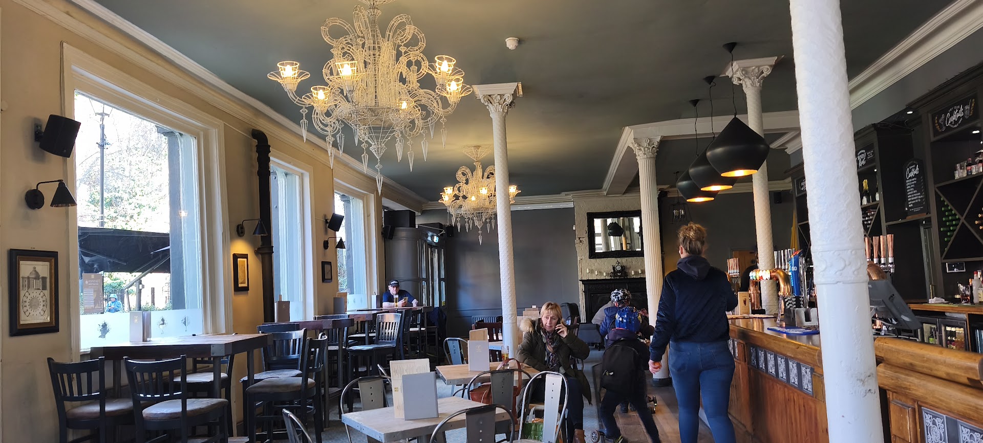 Highbury Barn Tavern | Sports Bar in London