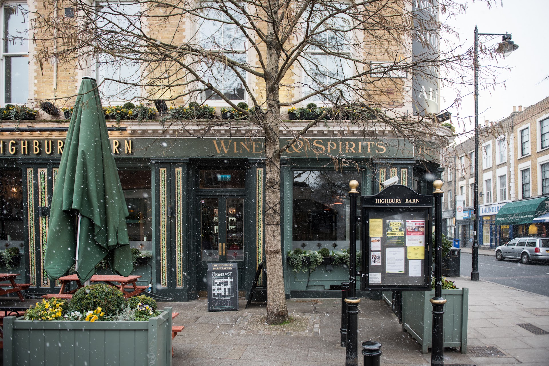 Highbury Barn Tavern | Sports Bar in London