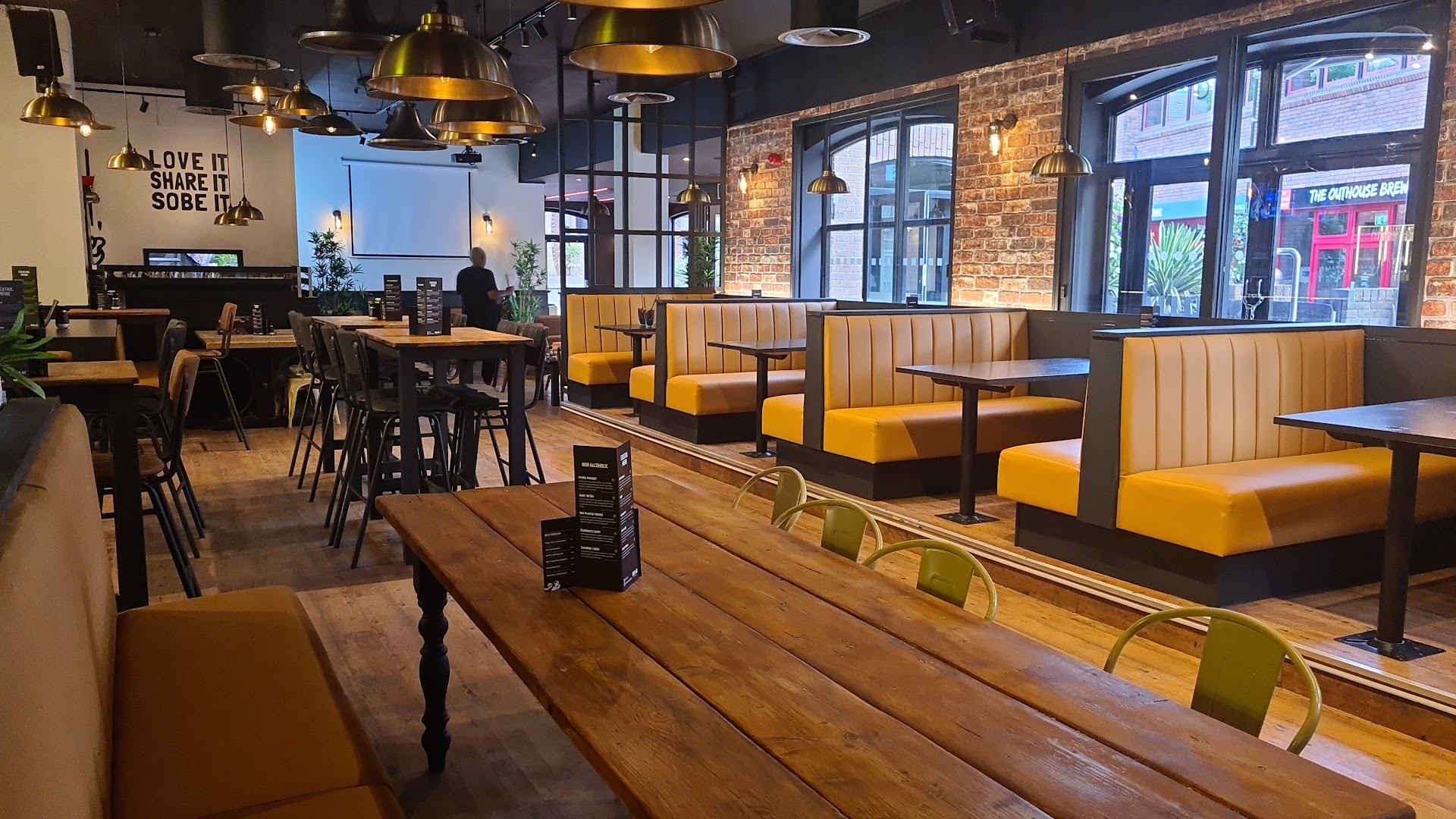 DEN 42 | Sports Bar in Wokingham