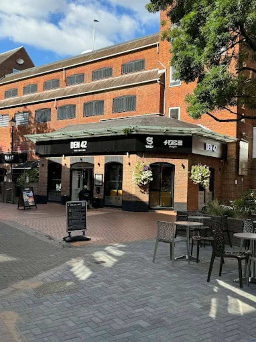 DEN 42 | Sports Bar in Wokingham