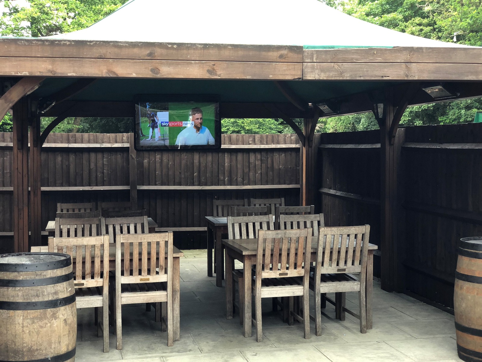 The Cleveland Bay | Sports Bar in Chandler'S Ford