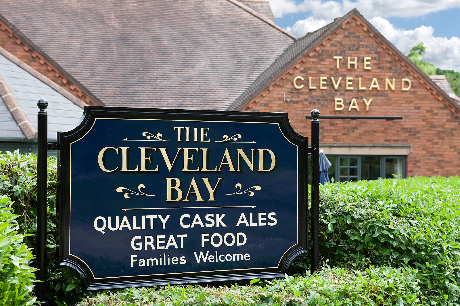 The Cleveland Bay | Sports Bar in Chandler'S Ford