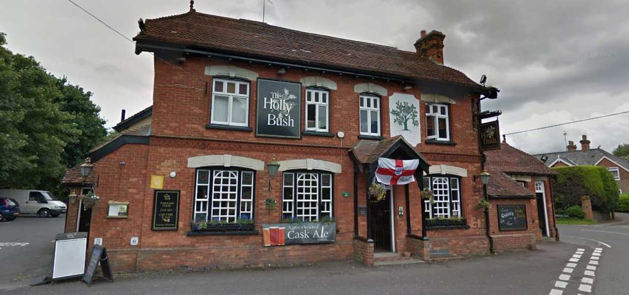 The Holly Bush | Sports Bar in Bordon